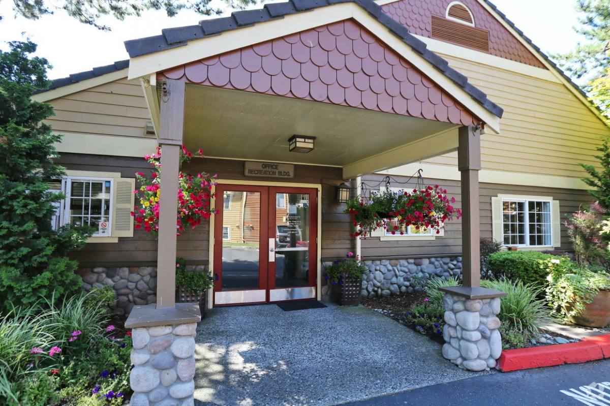 Centrepointe Greens - 8600 18th Ave W, Everett, WA 98204