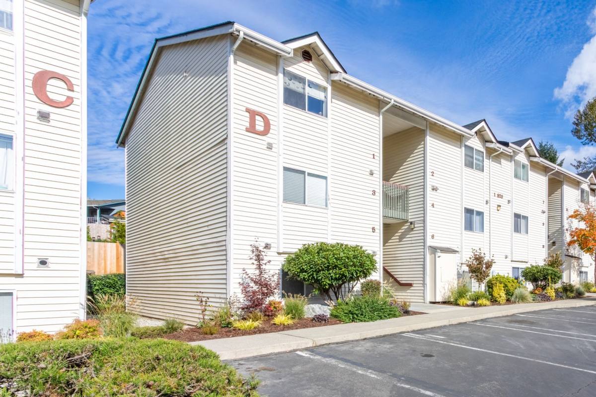 12825 60th Lane S, Seattle, WA 98178 - Apartment For Rent | RentalSource