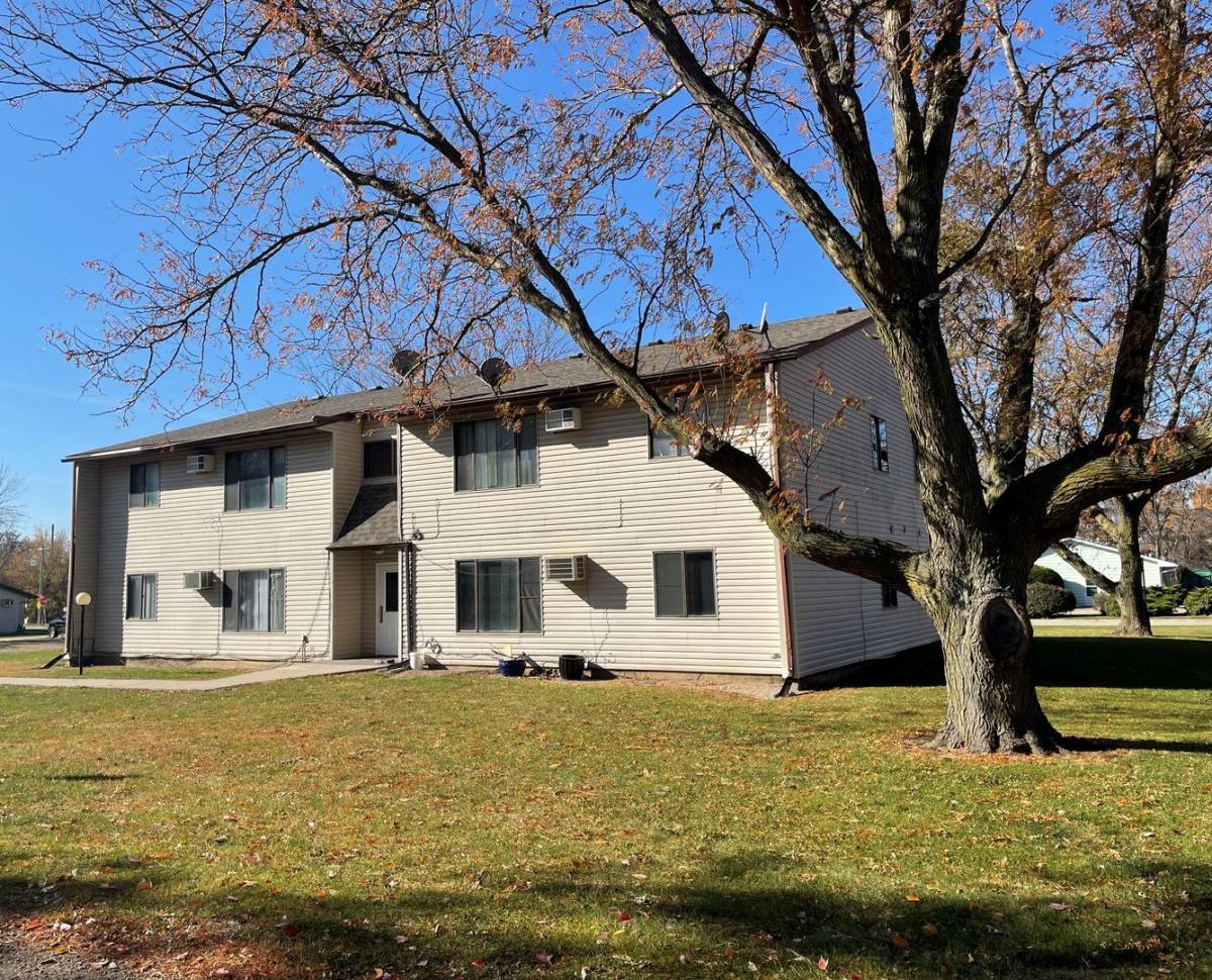 210 W Center St, Conrad, IA 50621 - $625 | RentalSource