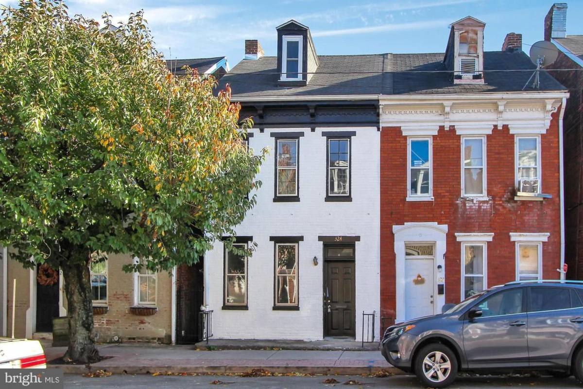 324 W Princess St, York, PA 17401 - $1,495 | RentalSource